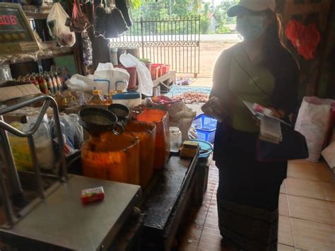 ဒိုက်ဦးမြို့နယ် စားသုံးသူရေးရာဦးစီးဌာနမှ ကုန်မျိုးစုံရောင်းချနေသောဆိုင်များလိုက်လံစစ်ဆေး