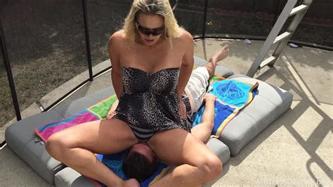 Free Mistress Facesitting Porn Videos Xhamster