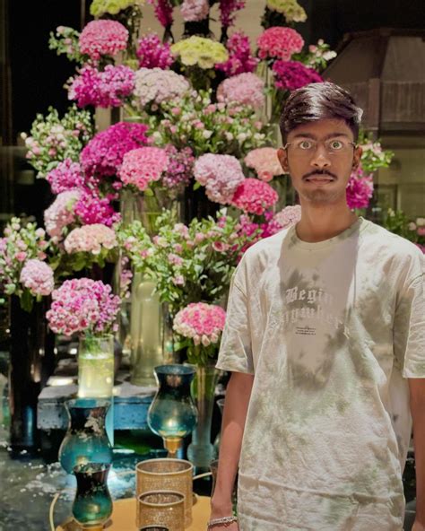 Harshad Chaudhari Harshad0402 • Instagram Photos And Videos