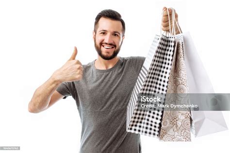 아름 다운 젊은 Hipster 가방 쇼핑 클래스를 보여 줍니다 흰색 배경에 고립 가득 찬에 대한 스톡 사진 및 기타 이미지 가득 찬 가방 고객 Istock