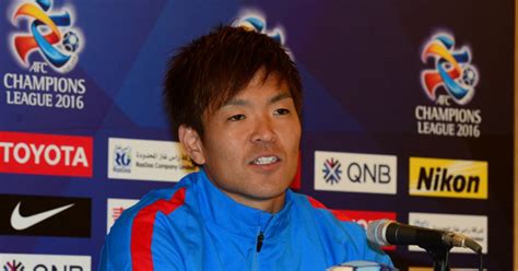 공식 기자회견 갖는 니시카와 슈사쿠 선수