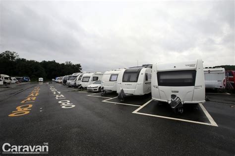 카라반 캠핑카 전용 주차장에 대하여 더카라반