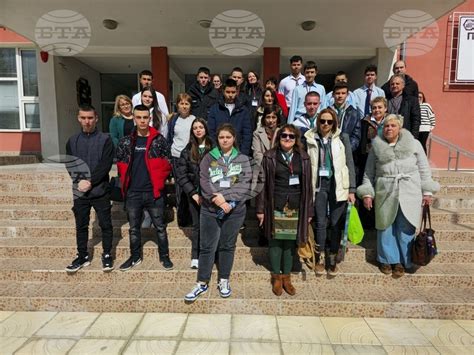 Ученици и учители от четири училища в страната обмениха идеи и иновативни практики на среща в