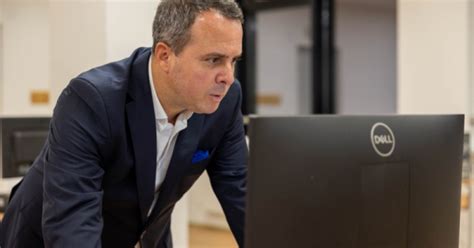 Герасимовски 16 смарт табли проектори и компјутери за основните училишта во Центар Skopjeinfo Mk