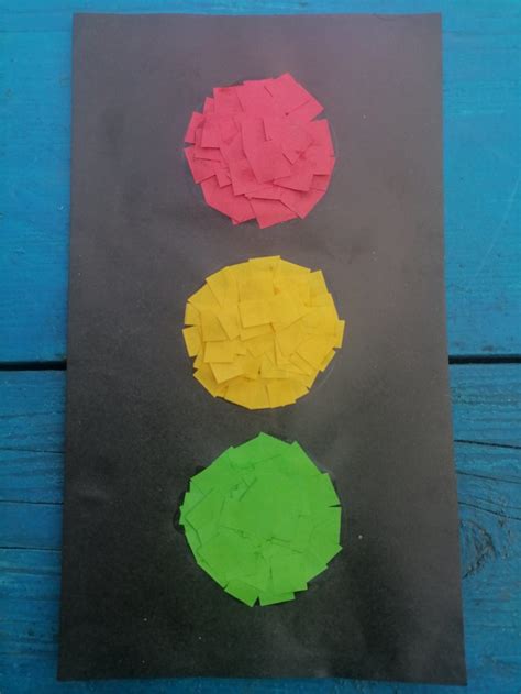 Аппликация «Светофор в старшей средней младшей группе