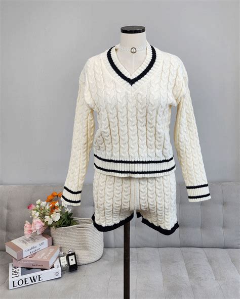 당일파격할인 2color 배색 꽈배기 니트밴딩 숏팬츠 투피스 세트197 에이블리