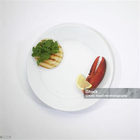 인명별 플라테 워터크레스 양파형 바닷가재 Claw 및 레몬색 0명에 대한 스톡 사진 및 기타 이미지 0명 고명 굽기 Istock