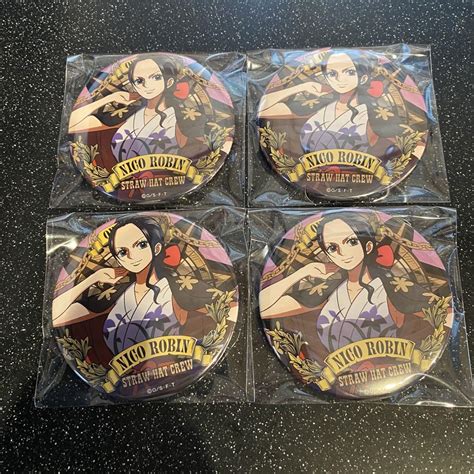One Piece アルティメットクルー ドでか缶バッジ ロビン メルカリ