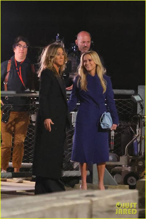 Jennifer Aniston Reese Witherspoon Spend Late Night On Set Filming The Morning Show Season