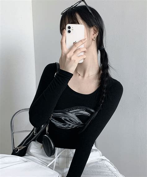 스판쫀쫀레이온 쥬쥬 U넥 프린팅 긴팔티 긴소매 티셔츠 롱슬리브 쭉티 체인 스퀘어 그래픽 슬림 타이트 세미 크롭 스트릿 유니크 힙 글램 에이블리