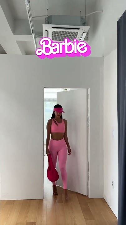 바비 인형이 태닝하고 운동도 한다면 👙 Shorts Youtube