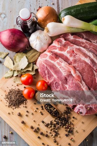 향신료와 야채와 목 돼지고기 스테이크의 몇 조각에 최고의 보기 0명에 대한 스톡 사진 및 기타 이미지 0명 5가지 개체 건강한 식생활 Istock
