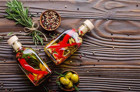 부엌 테이블에 오일 양념과 향신료로 만든 플랫 레이 음식 배경 프레임 복사 공간을 갖춘 요리 컨셉 건강한 식생활에 대한 스톡 사진 및 기타 이미지 Istock