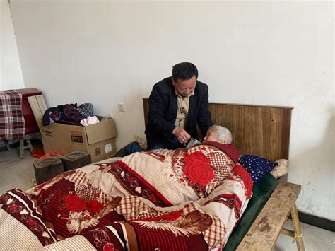 孝对人生 东至花甲老人悉心照顾九旬瘫痪母亲 中安新闻 中安新闻客户端 中安在线