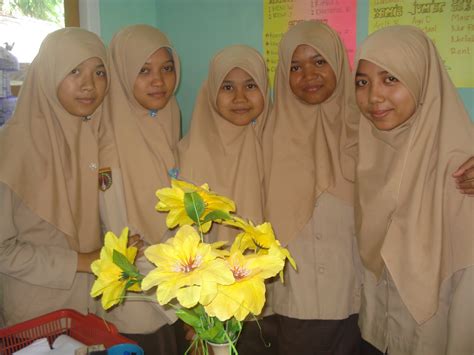 SANTRIWAN SANTRIWATI KELAS XII IPA 2 Thn 2011