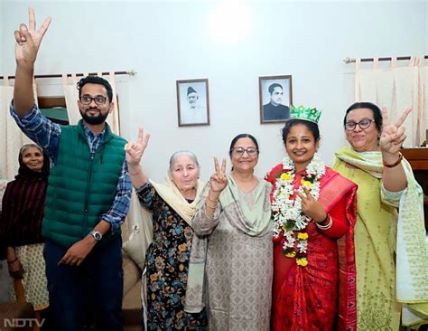Crackers Sweets India Bloc Supporters Celebrate Jharkhand Election Win