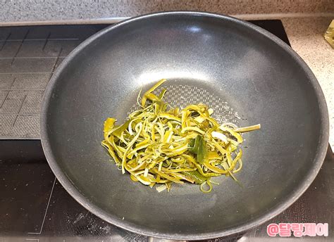 여름도시락반찬 만들기 미역줄기볶음