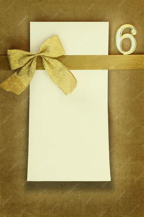 Открытка с днем рождения на золотом фоне Премиум Фото