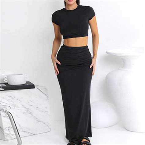 Crop Top Outfits With Maxi Skirt