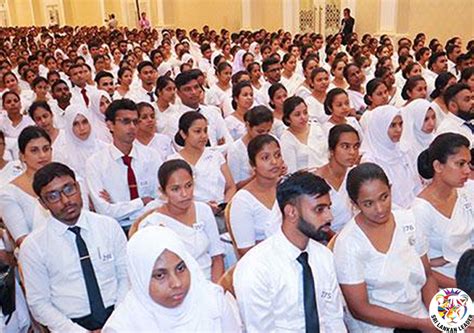 ගුරු පුරප්පාඩුවලට උපාධිධාරීන් බඳවා ගැනීම
