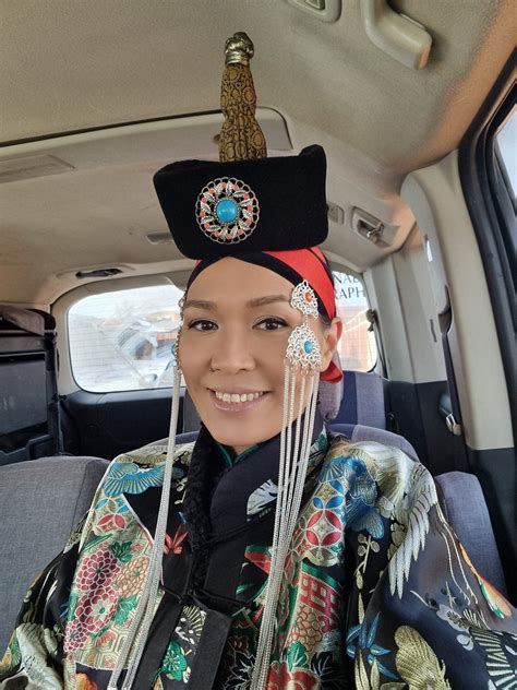 Nomin Fashion Та бүхэндээ Xvii жарны “Элдэв эрдэнэт” хэмээх модон