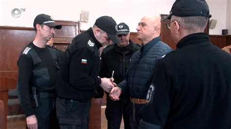 Окръжен съд Хасково остави за постоянно в ареста Янко Тодоров Полицая Youtube