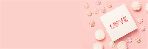 파스텔 핑크 배경에 선물 상자와 과자 구성 발렌타인 데이 플랫 레이 상단 보기 배너 계절에 대한 스톡 사진 및 기타 이미지