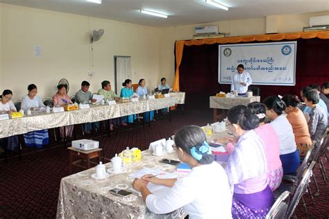 မကွေးတိုင်းဒေသကြီးအစိုးရအဖွဲ့ လူမှုရေးရာဝန်ကြီး ဦးမျိုးမြင့် မကွေးတိုင်းဒေသကြီး အမျိုးသမီးကော