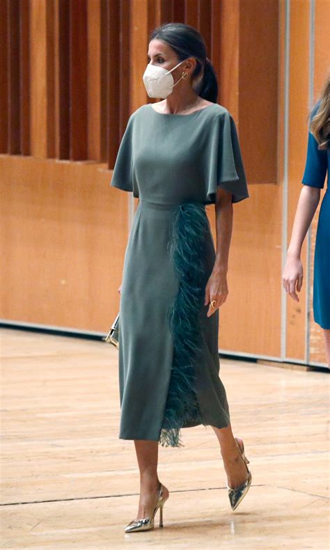 La Reina Letizia Cambia De Registro Para Su Cena Privada Con El Presidente De China Plumas Y Un