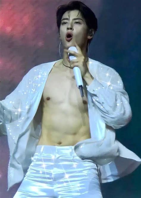 팔근육 복근 공개 워터밤 차은우 팬플러스 커뮤니티