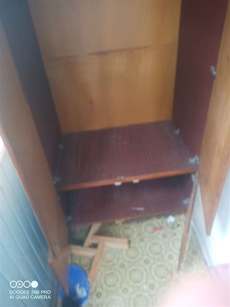 Шкаф двух дверний тумбочка 700 грн Меблі для спальні Липини на Olx