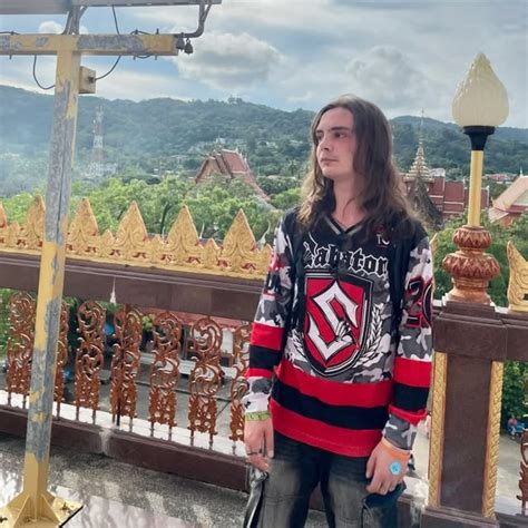 Codrin Nicolae Munteanu Codrin Munteanu • Threads Say More