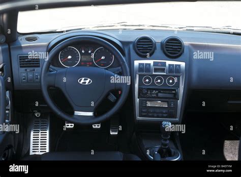 2001 Hyundai Tiburon Interior