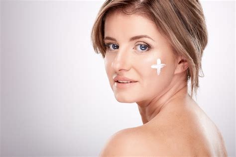 Premium Photo Woman In Average Age With Nude Make Up And Naked