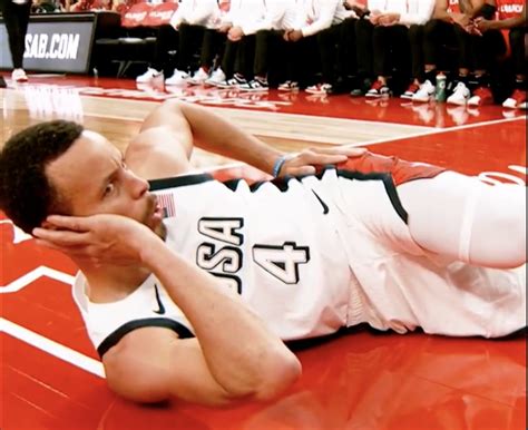 Stephen Curry上籃and 1後擺出誘人姿勢，美國隊首場熱身賽一人表現最令人失望 Nba地域 籃球地帶 Fanpiece
