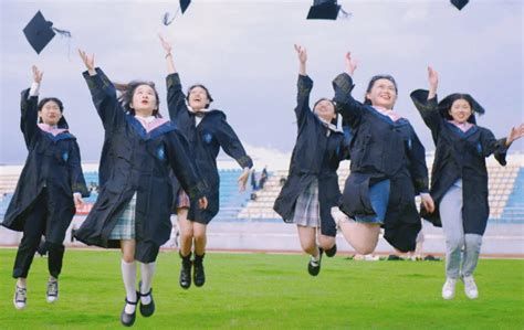 【双语热词】又到毕业季，学位服、拨穗英文怎么说？ 知乎