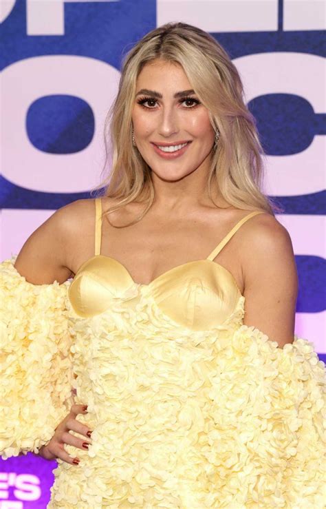 Emma Slater Attends 2022 Peoples Choice Awards At Barker Hangar In