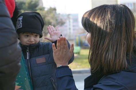 რუსთავის ბაგა ბაღების 6100 აღსაზრდელი ქალაქის მერიისგან საახალწლო