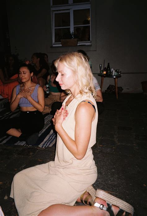 Online Dance Therapist Sophie Mars