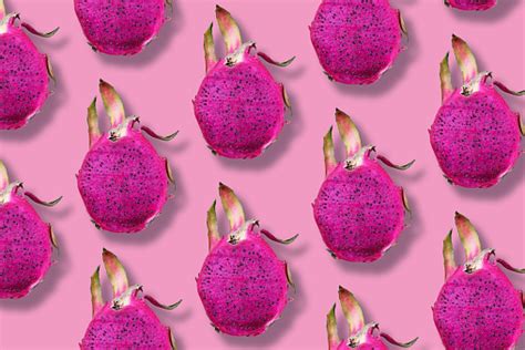 분홍색 피타하야 또는 용 과일 패턴핑크 배경에 맨 위 보기 공간을 복사합니다 창조적 인 디자인 배너 여름 시간입니다 열대 여행 이국적인 과일 비건 및 채식주의 개념 개념에