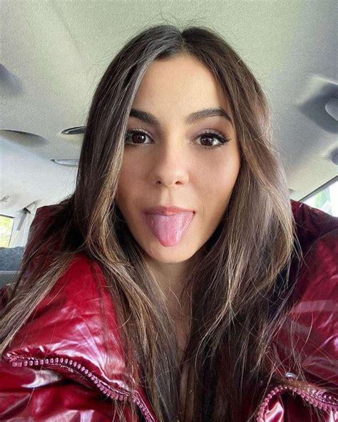 Victoria Justice Rnosekink