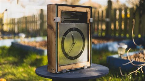 A Tuning Fork Clock With Discrete Logic Hackaday A Tuning Fork Clock With Discrete Logic Hackaday