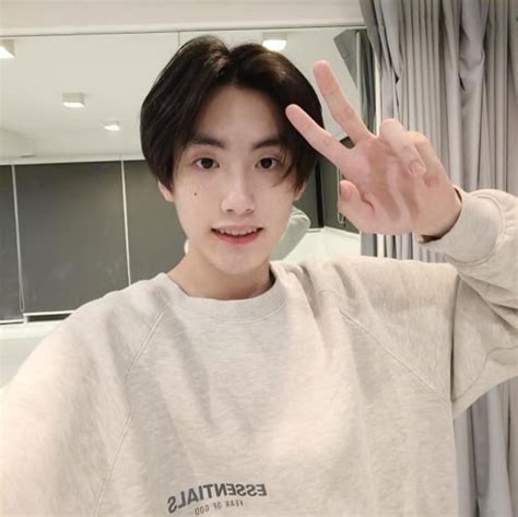 ปักพินโดย อชิรเมจิ ใน Bus รถบัส ดาราวัยรุ่น การออกแบบฉลาก