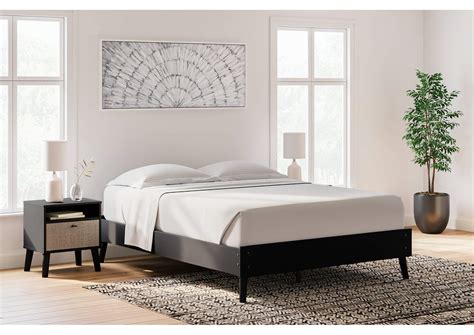 Charlang Queen Platform Bed