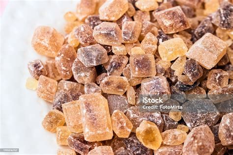 크리스탈 큐브의 지팡이 설탕 차와 커피를 위한 향기로운 갈색 설탕 갈색에 대한 스톡 사진 및 기타 이미지 갈색 결정체 굵은 설탕 Istock