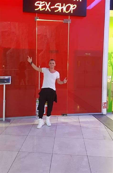 Mihai Tr Istariu Pus Pe Fapte Mari I A F Cut Provizii De La Sex Shop Spynews Ro