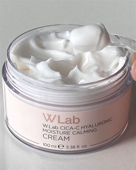 뮬리하 뷰티•리뷰💖 제품협찬 더블유랩 시카씨 히알루론산 모이스처 카밍 크림🩷 더블유랩 시카씨 히알루론산 모이스처 카밍 크림은 위에 스파츌러가 내장되어 있어서