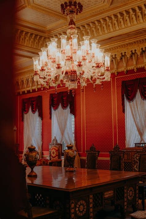 고급스러운 인테리어 고딕 스타일 고딕 장식 고전적인 스타일 고전적인 인테리어 골동품 그림자 꽃 벽지 대기의 따뜻한 음색 럭셔리 럭셔리한 미스터리