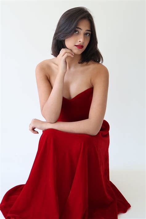 Noone წითელი ბარხატის კაბა