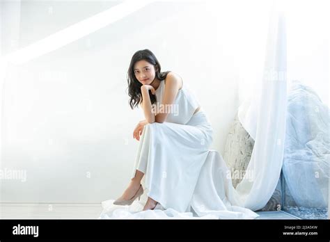 Creative Pictures Gorgeous Clothes And Makeup Exquisite Fashion Female